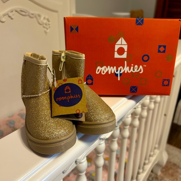 oomphies | Shoes | Gold Glitter Boots | Poshmark